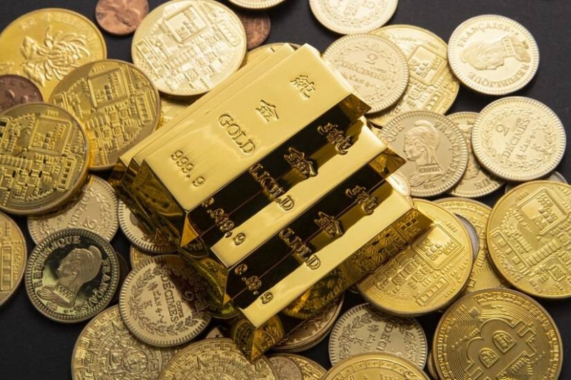 Gold slumps by Rs 600 per tola, silver Rs 20 as precious metals lose ...