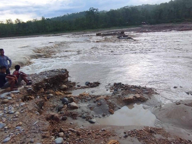 Floods block Narayanghat-Butwal road, hundreds stranded - The Himalayan ...