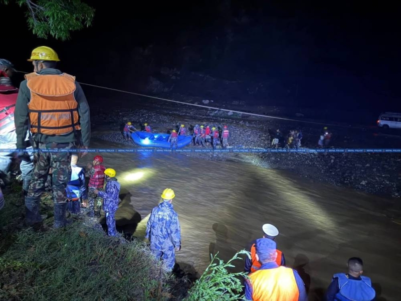 89 passengers rescued after Roshi River floods trap vehicles on BP ...