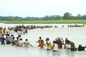 Koshi flood victims back to streets - The Himalayan Times - Nepal's No ...