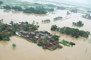Koshi flood victims get Rs 300m aid - The Himalayan Times - Nepal's No ...