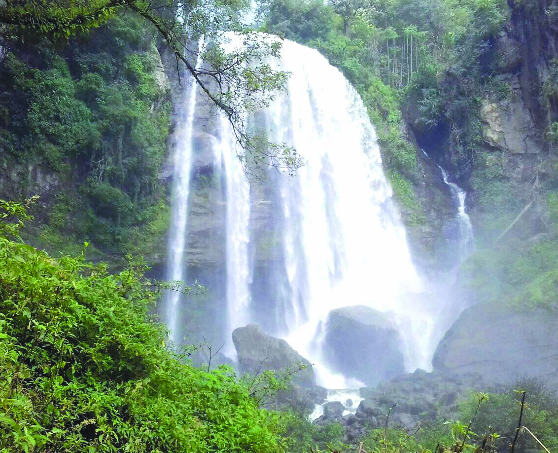 Muwa waterfall draws visitors in hordes - The Himalayan Times - Nepal's ...